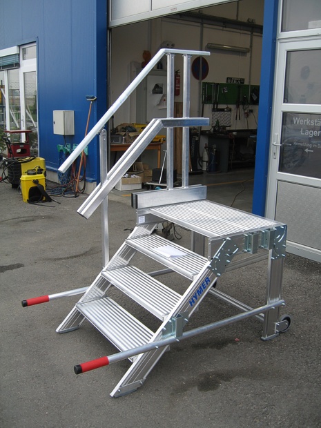 Treppenpodest fahrbar | Steininger Anhänger-Leitern-Gerüste