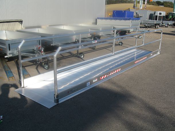 2011-10-20: Alu Laufbrücke ausgeliefert | Steininger Anhänger-Leitern ...